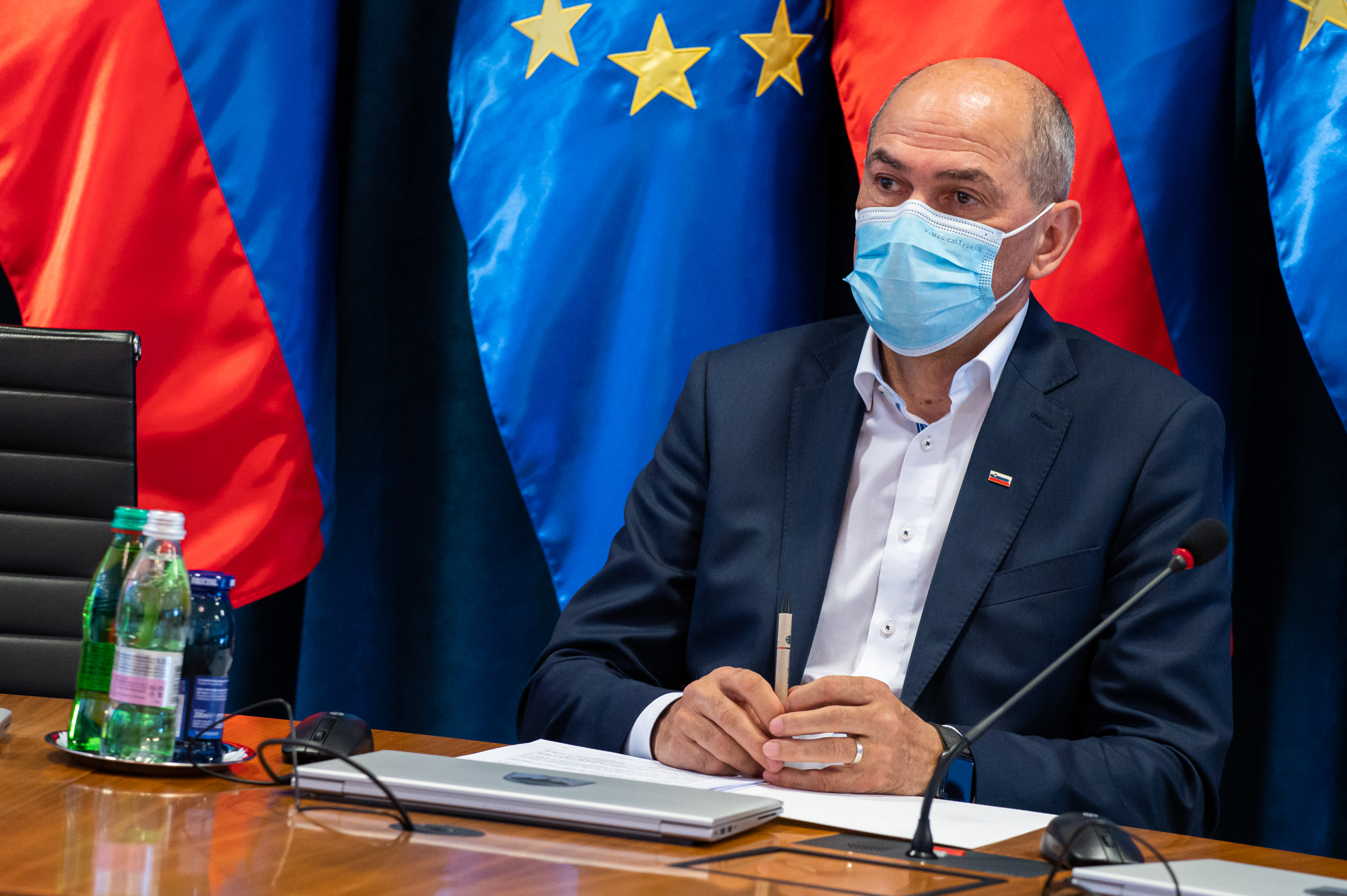 Predsednik vlade Janez Janša z ministri o izvajanju helikopterske nujne ...