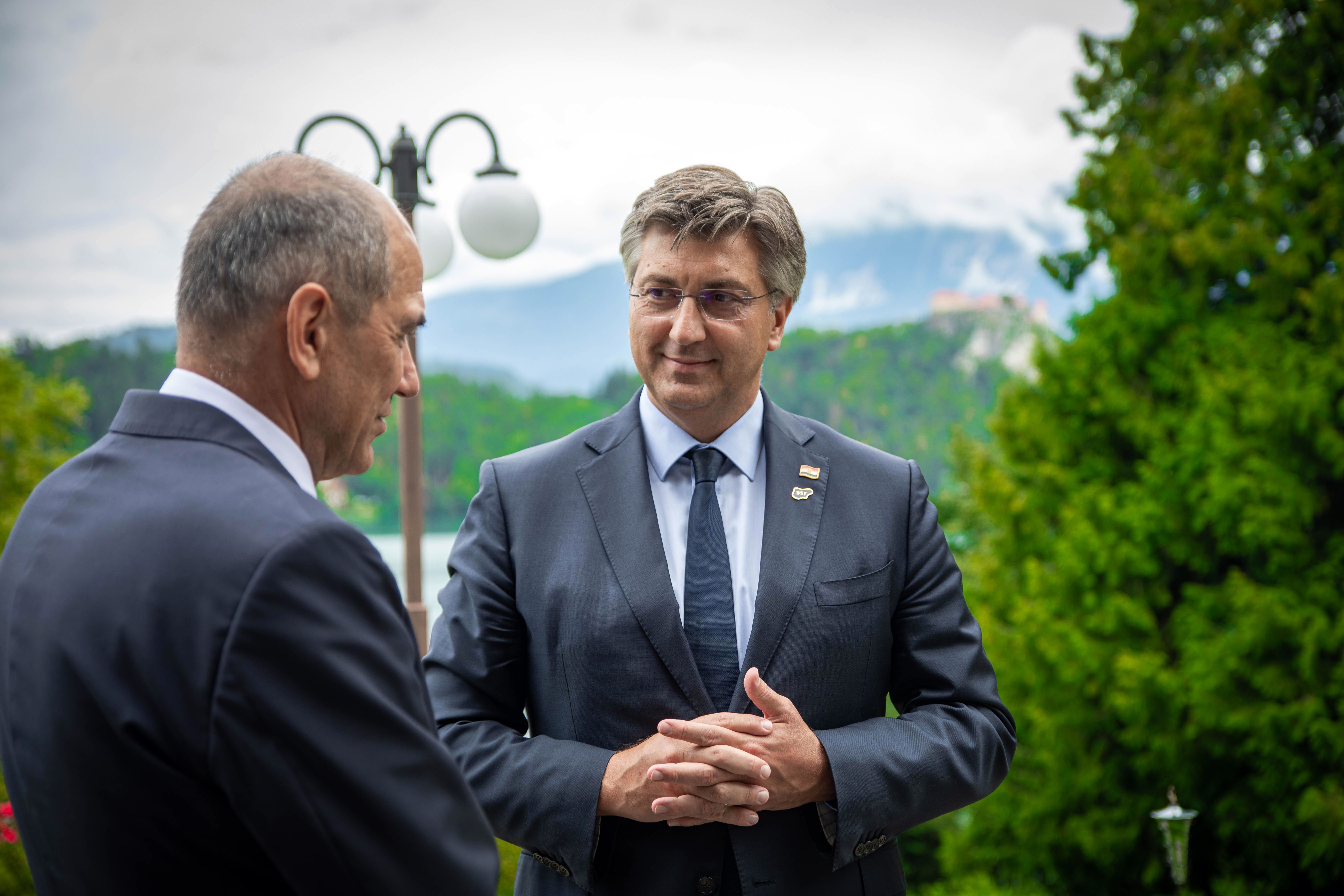 Predsednik vlade Janez Janša s predsedniki vlad na dvostranskih ...