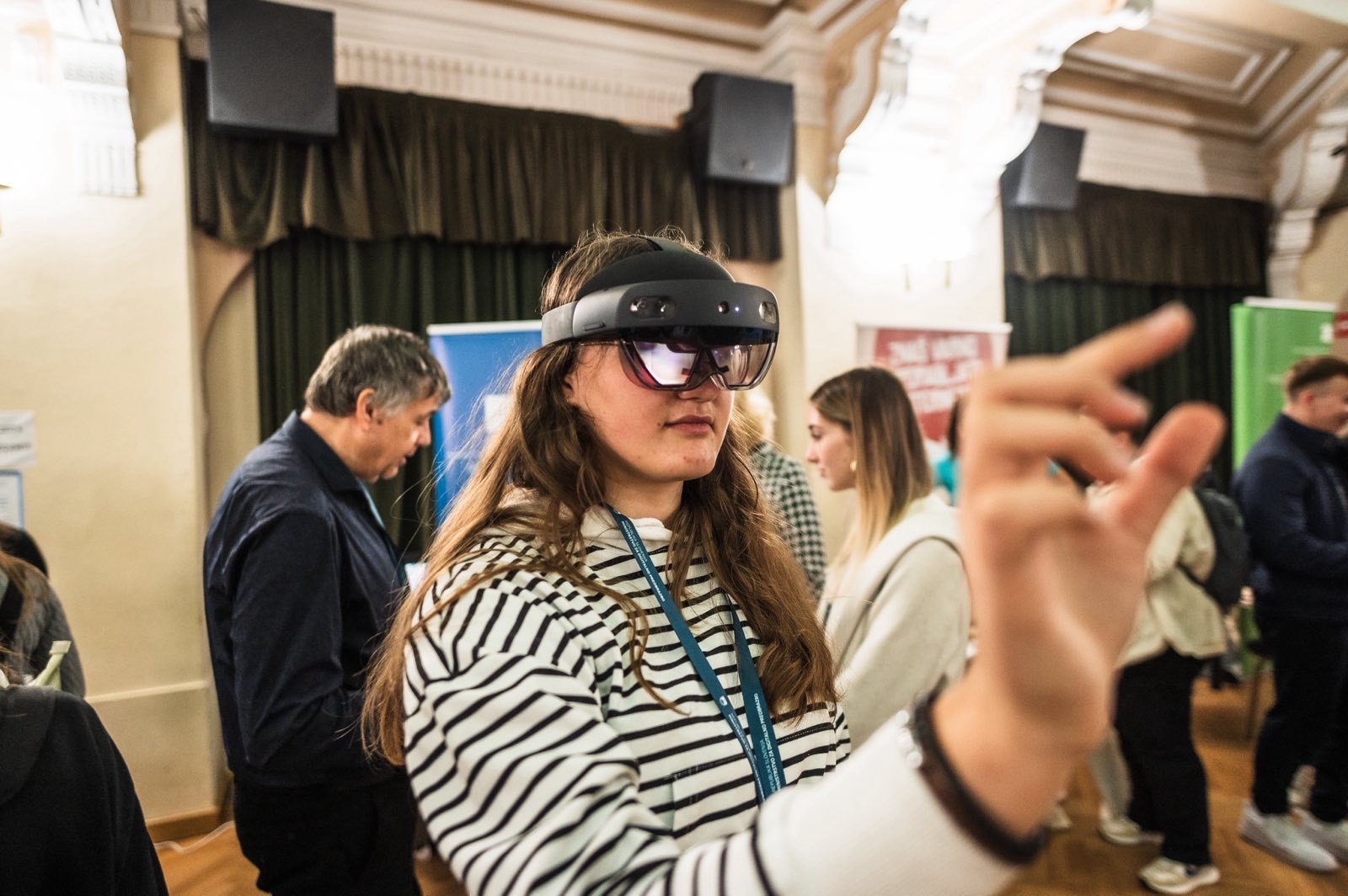 Ples v ritmu algoritmov in spoznavanje digitalnega sveta | GOV.SI