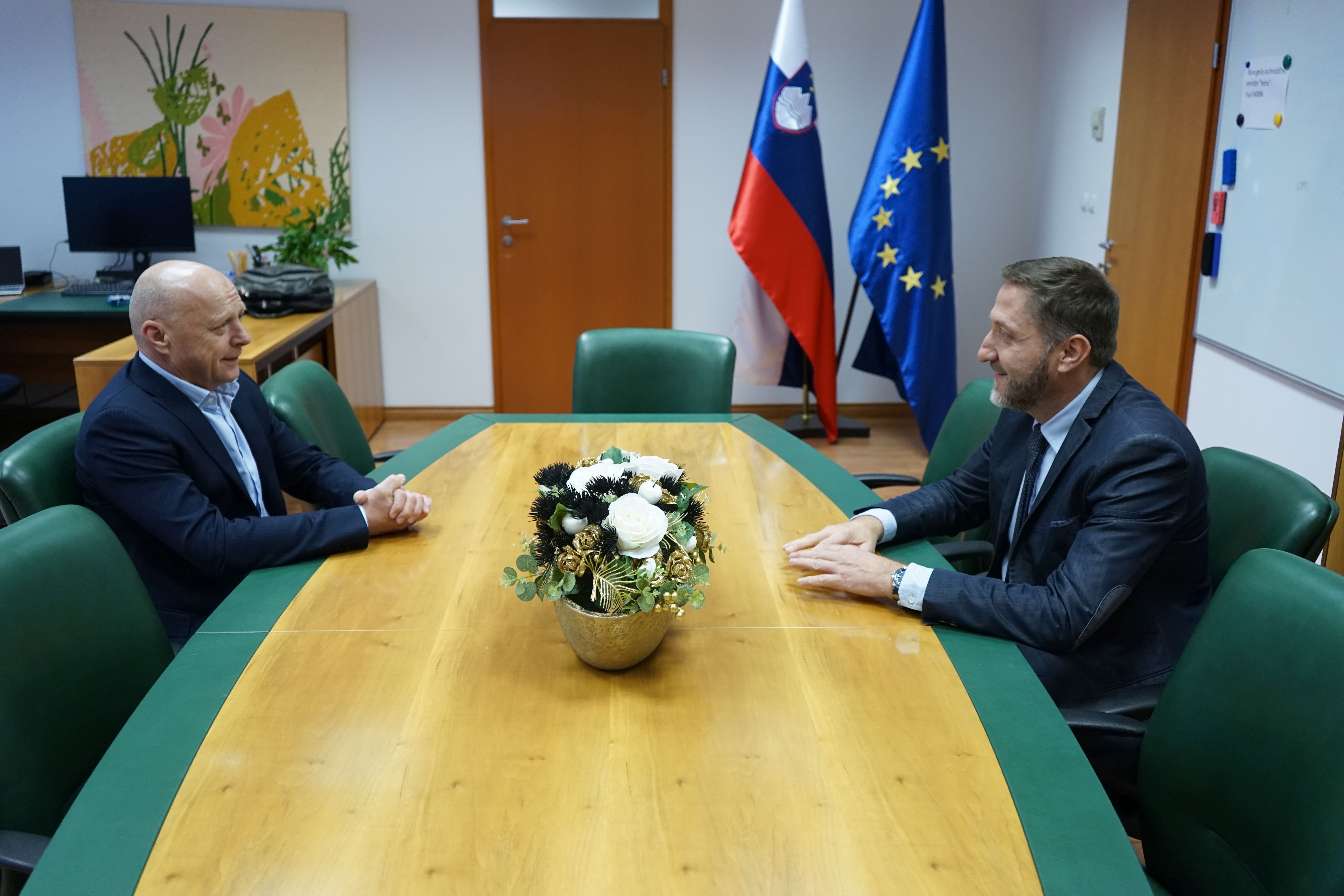 Minister mag. Franc Props prevzel vodenje Ministrstva za javno upravo ...