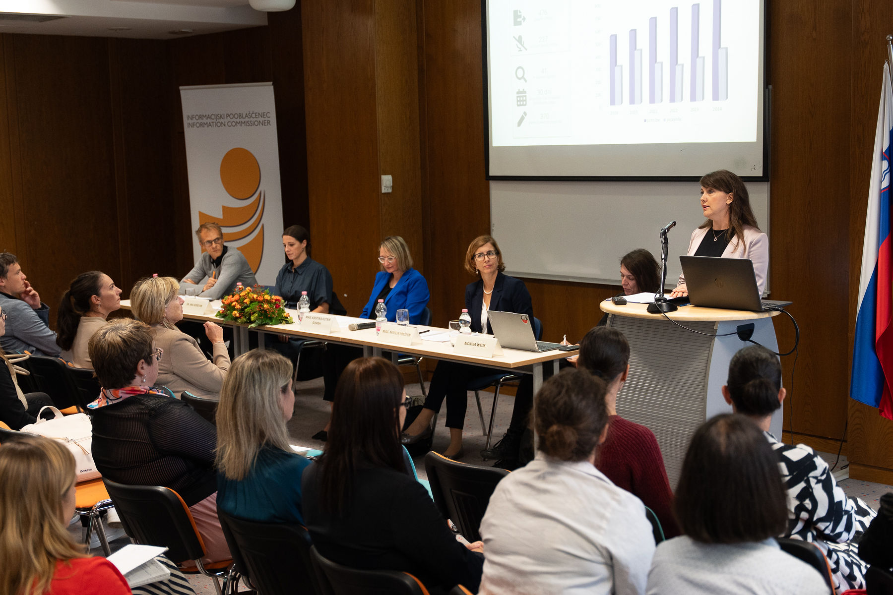 Ob mednarodnem dnevu pravice vedeti usposabljanje za uradne osebe lokalnih skupnosti | GOV.SI