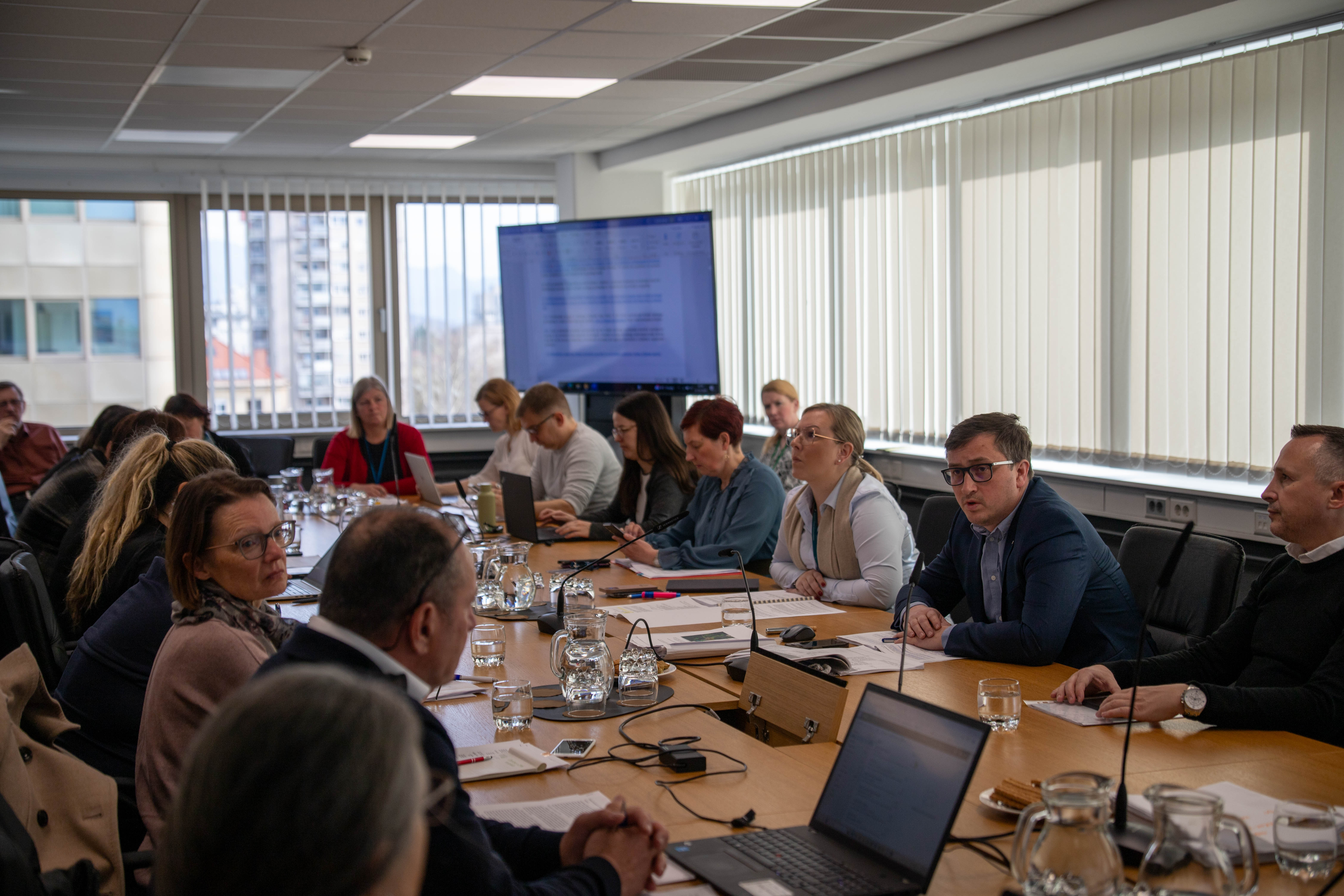 Delovne skupine za zakonodajni paket zaključile z delom | GOV.SI