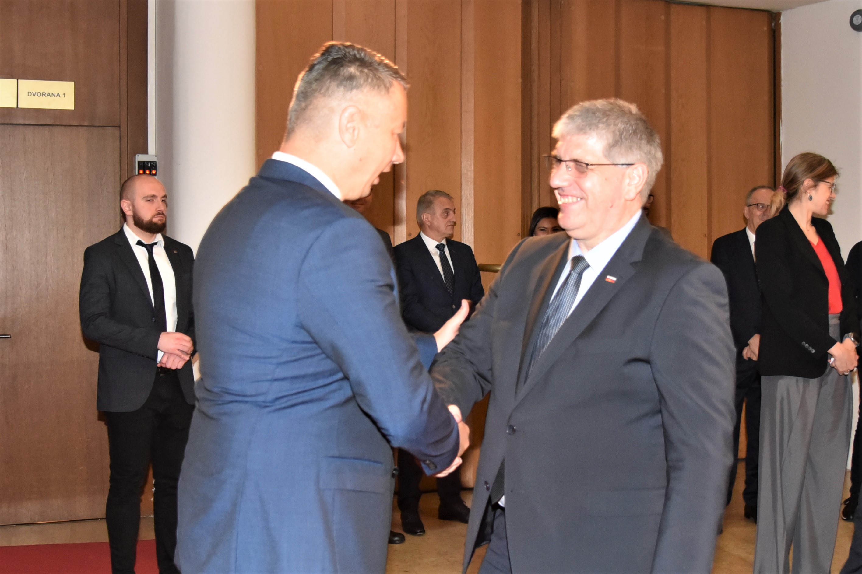 Ministra Poklukar in Nešić za krepitev sodelovanja med prijateljskima ...