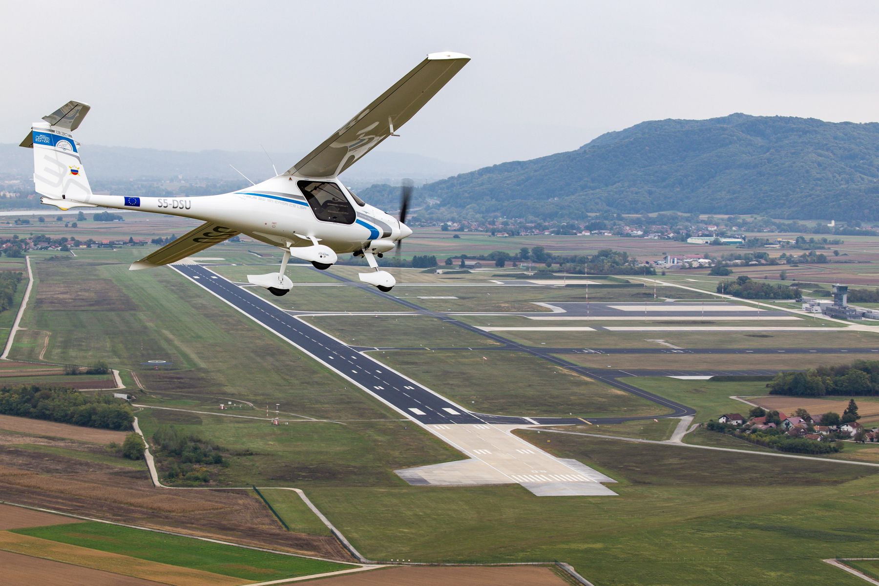 Vojaški letalci začeli uporabljati Pipistrelovo letalo in simulator ...