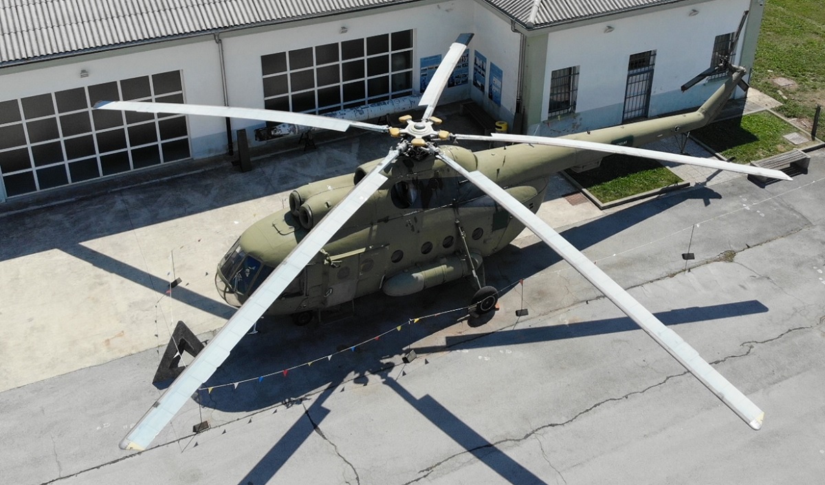 Vojaški muzej Slovenske vojske prenovil helikopter Mil ML - 8 | GOV.SI