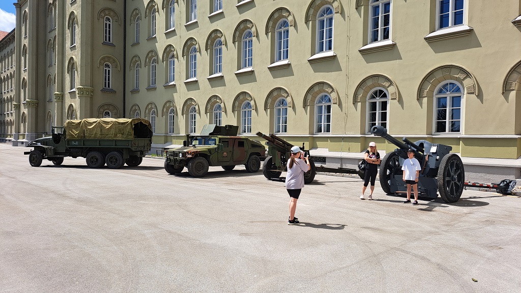 Vojaški muzej Slovenske vojske v mariborsko kadetnico privabil številne obiskovalce | GOV.SI