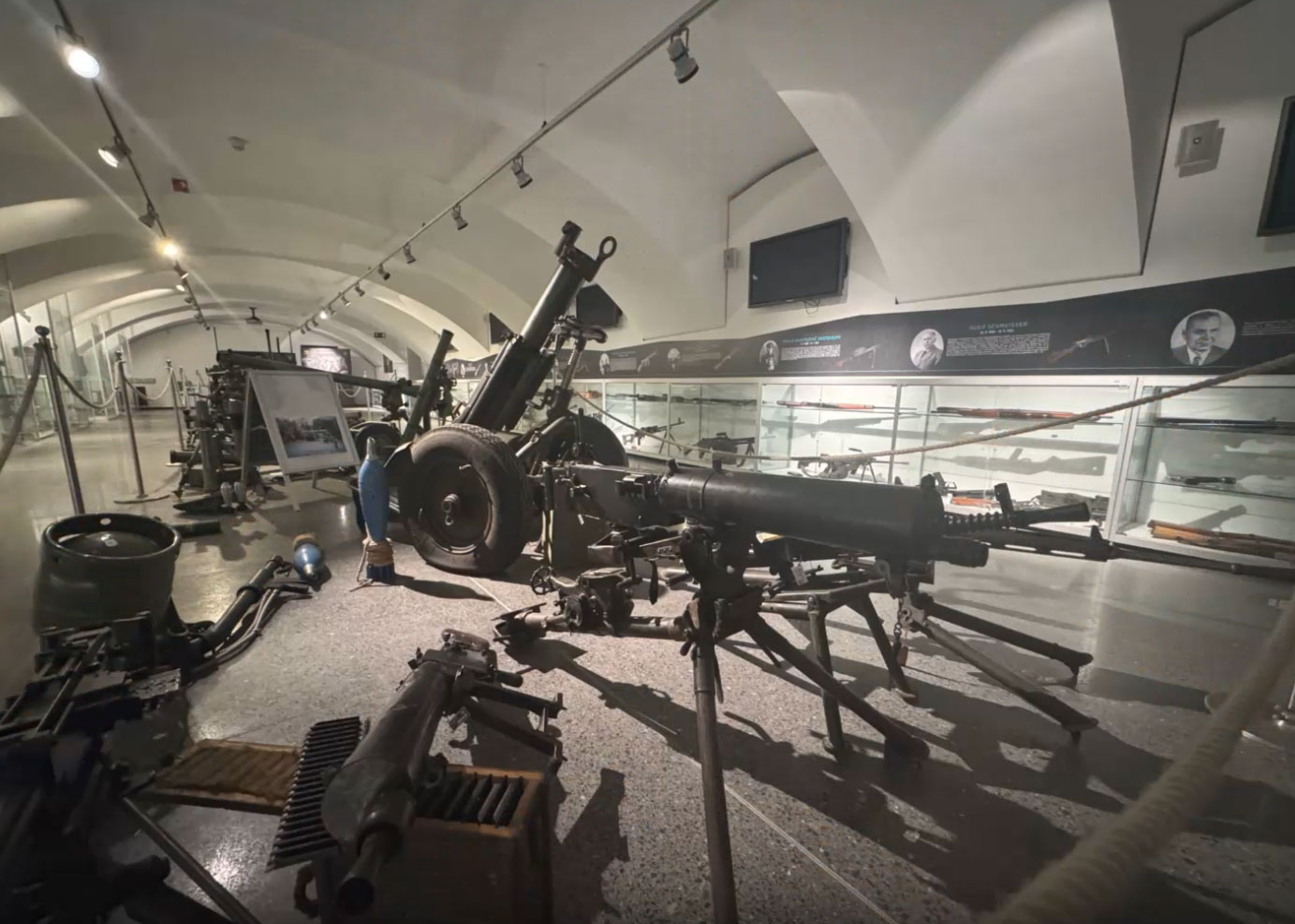 Vojaški muzej Slovenske vojske sodeluje na dnevu odprtih vrat v vojašnici generala Maistra | GOV.SI