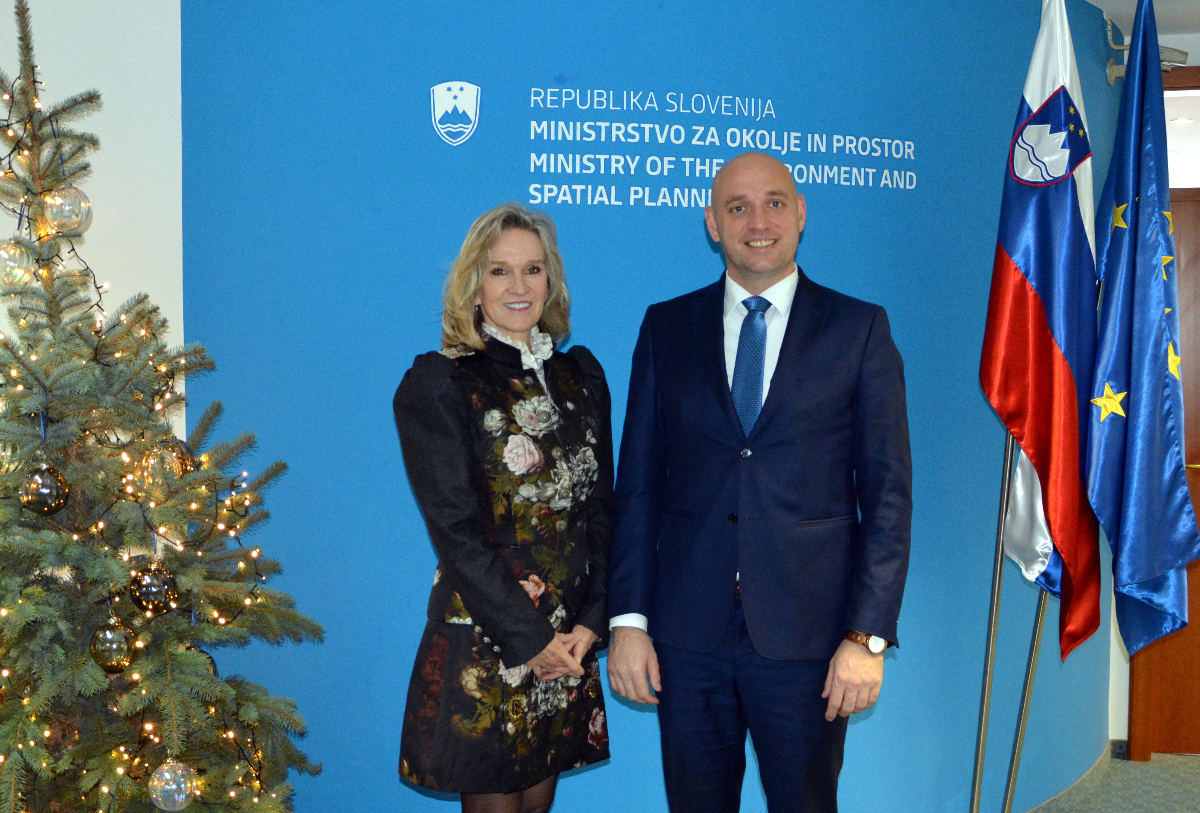 Minister Zajc se je srečal z ameriško veleposlanico | GOV.SI