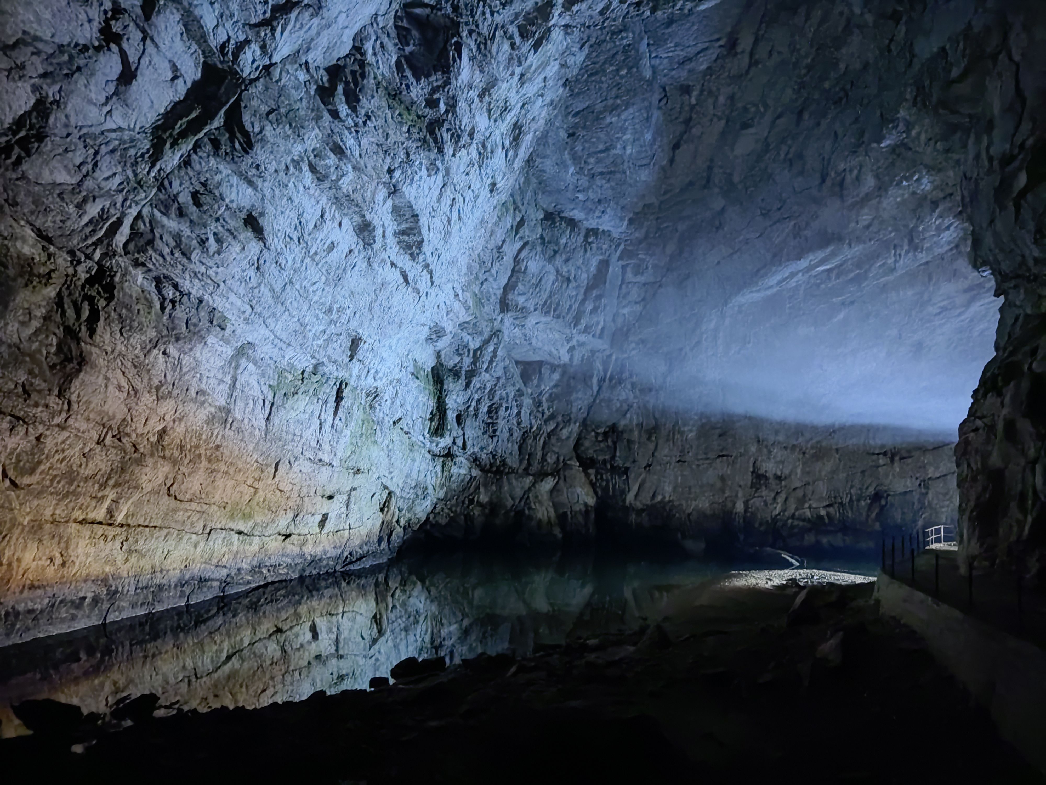 Notranjski regijski park je naravovarstveno eno najpomembnejših območij ...