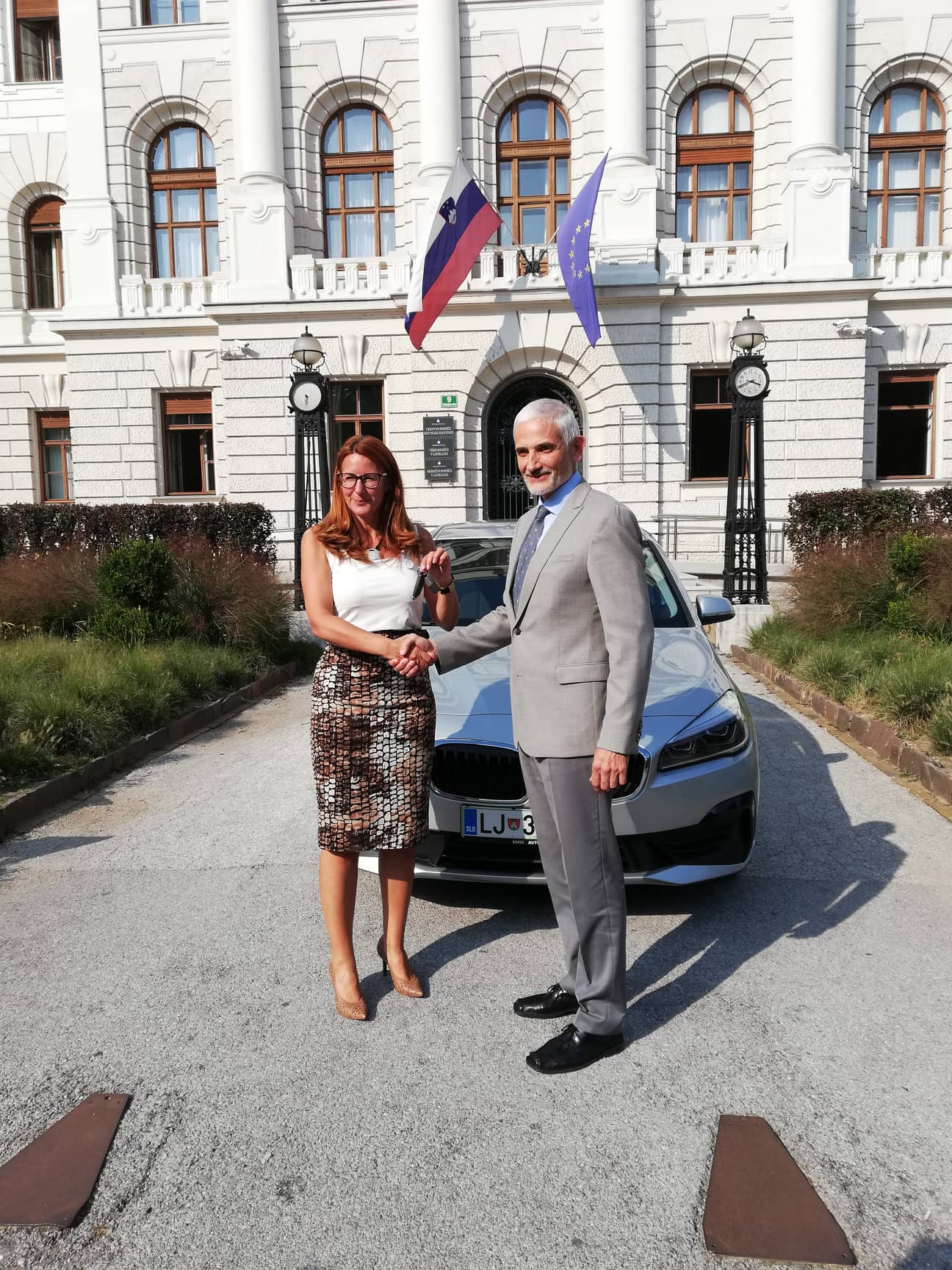 Ministrica za pravosodje Andreja Katič Vrhovnemu sodišču RS v uporabo predala novo »zeleno ...