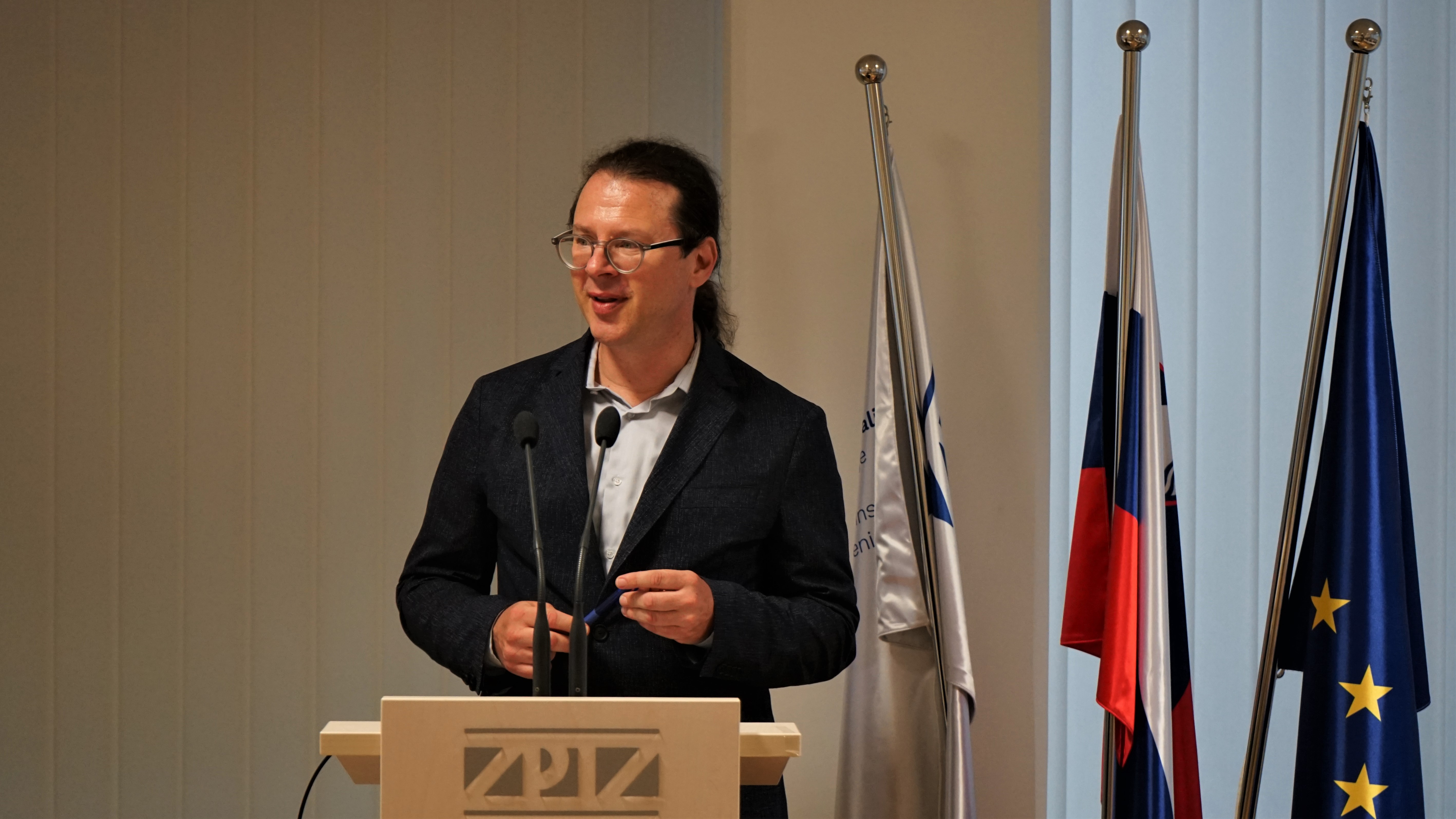 Državni sekretar dr. Omladič na 32. redni seji zbora članov Zveze ...