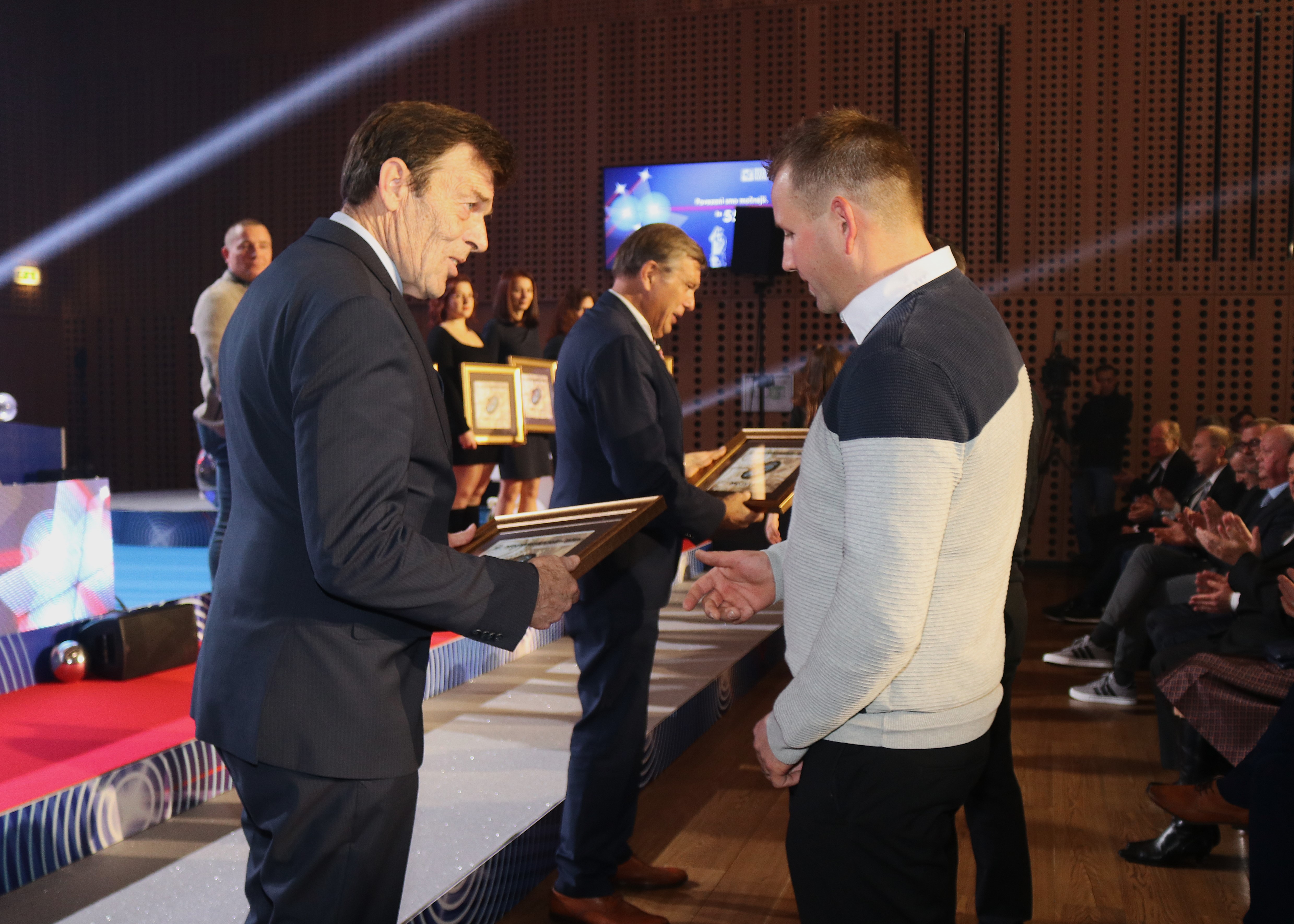 Minister Logaj podelil mojstrske diplome za leto 2024 | GOV.SI