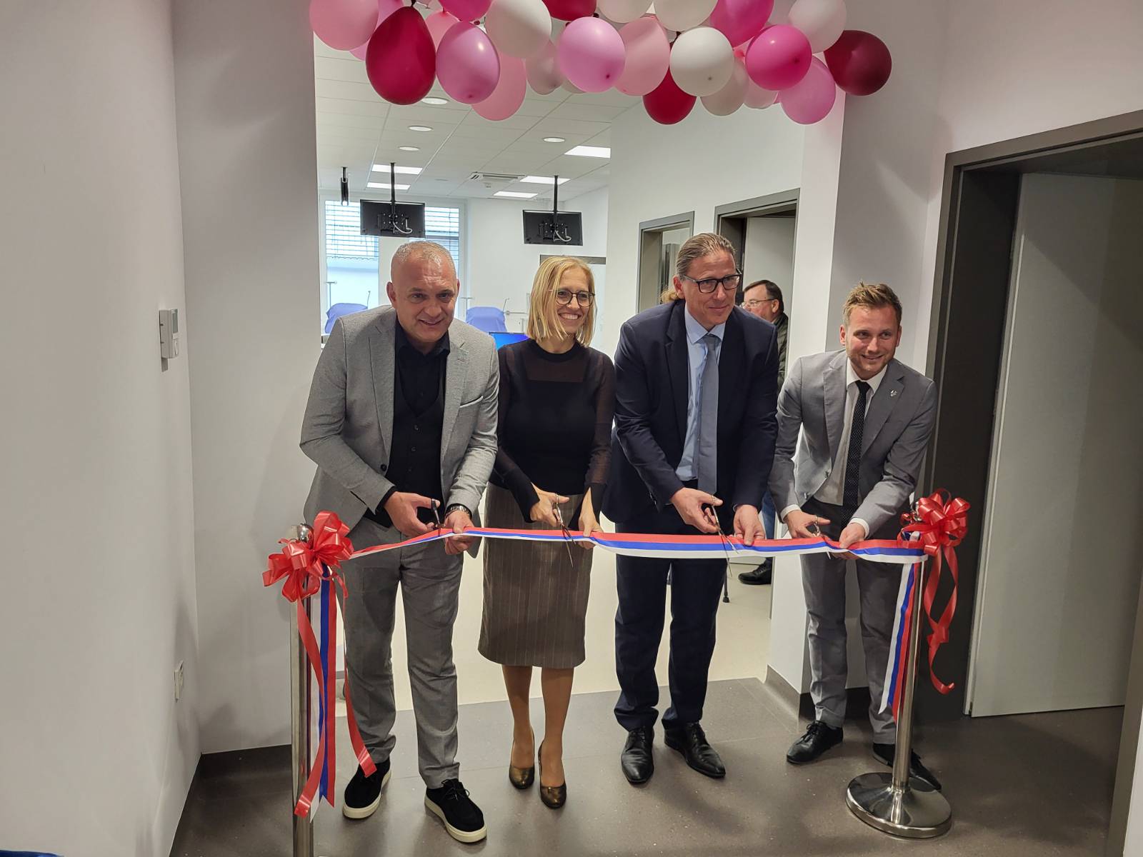 Ministrica za zdravje na odprtju Dializnega centra v Kočevju | GOV.SI