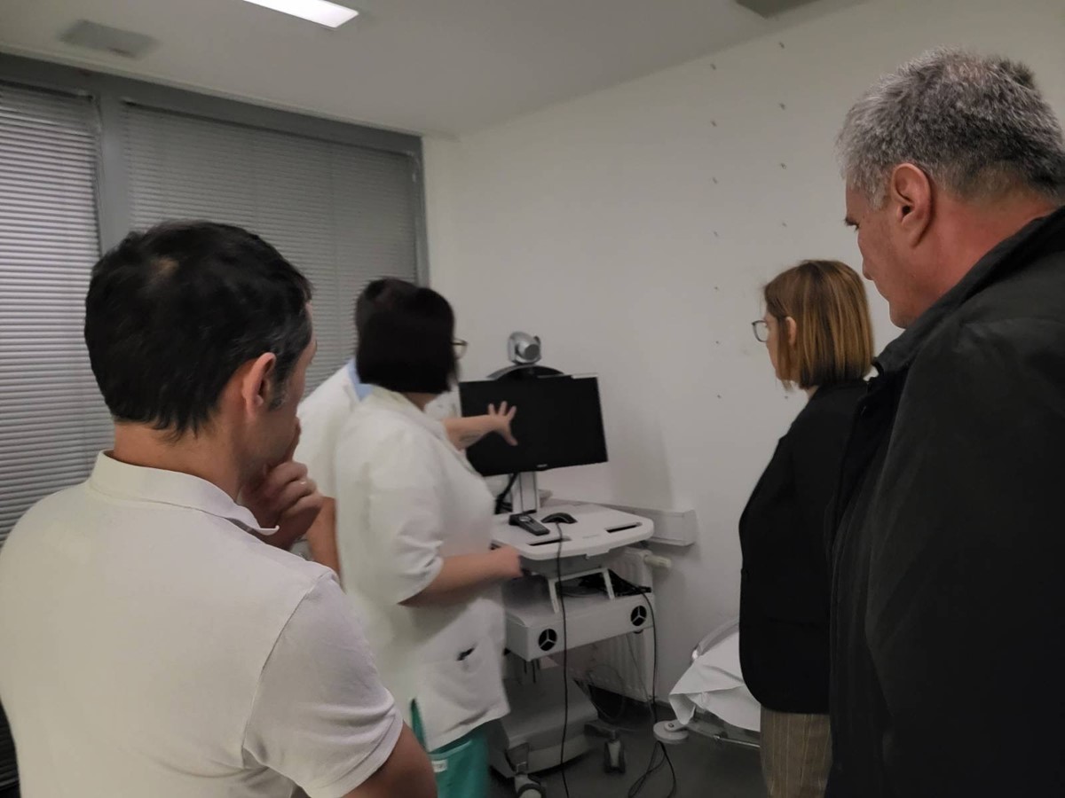 Ministrica za zdravje obiskala Koroško in odkrila temelj prizidka zdravstvenega doma Slovenj ...