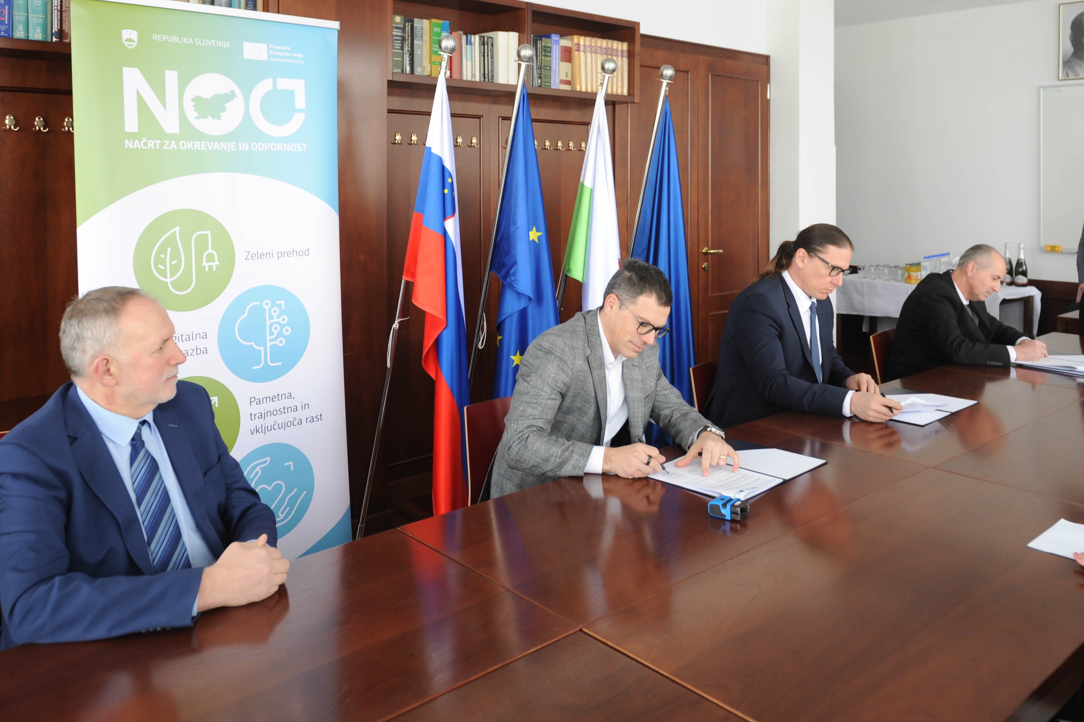 Podpisana pogodba za dograditev Klinike za infekcijske bolezni in vročinska stanja UKC Ljubljana ...