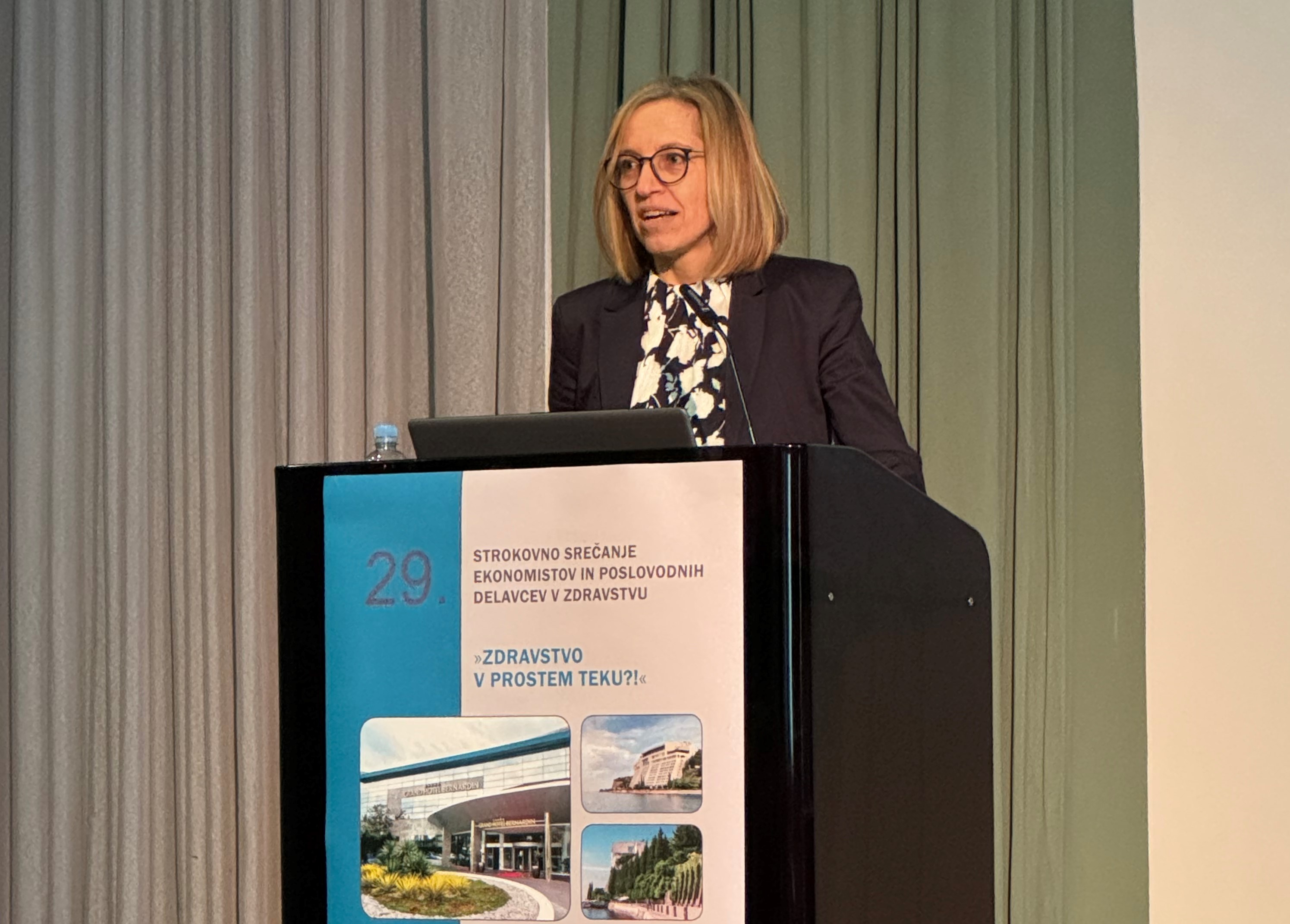 Ministrica na srečanju ekonomistov v zdravstvu izpostavila sodelovanje ...