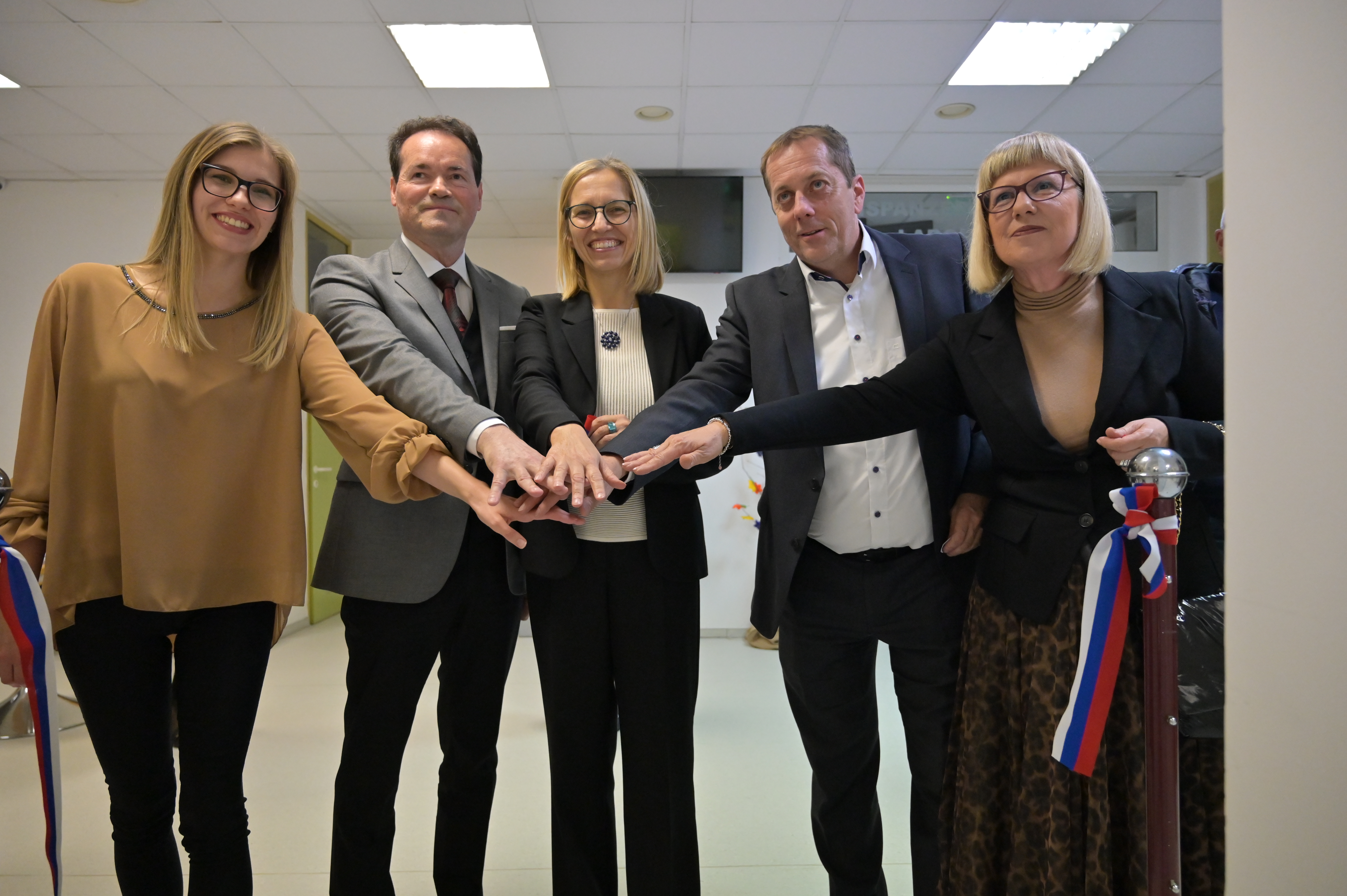 Ministrica za zdravje otvorila novo zobozdravstveno ambulanto in podelila priznanje | GOV.SI