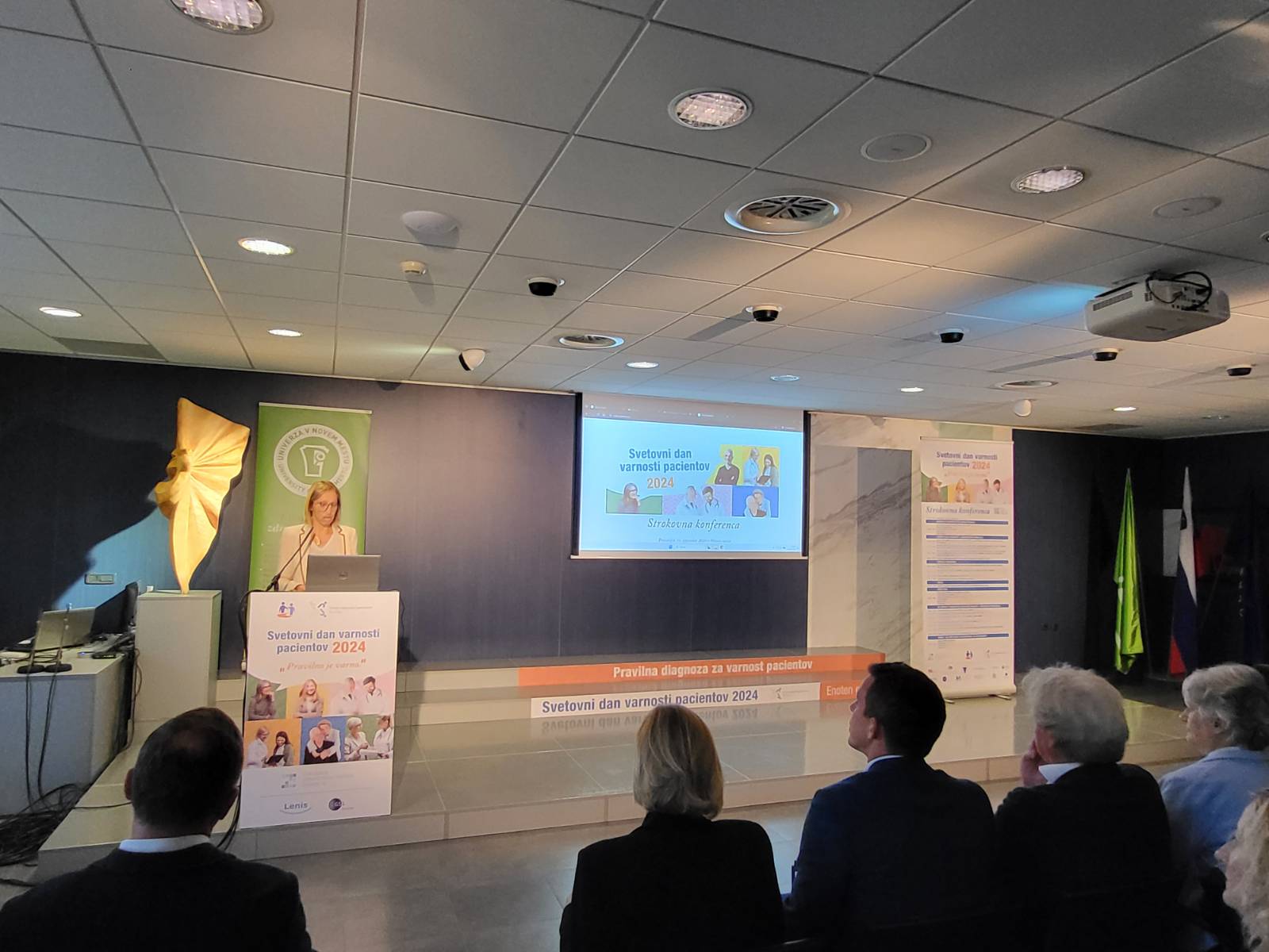 Ministrica za zdravje na strokovni konferenci pred dnevom varnosti pacientov | GOV.SI