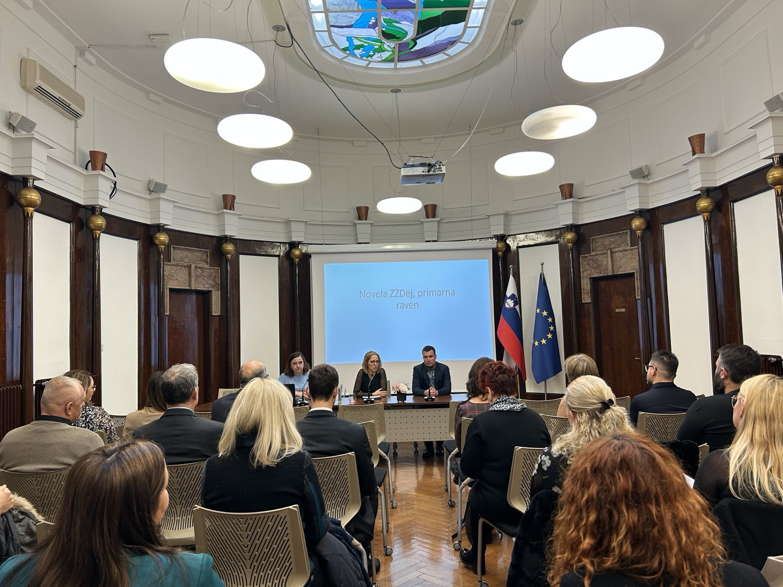 Ministrica vodstvom zdravstvenih domov predstavila osnutek novele Zakona o zdravstveni ...