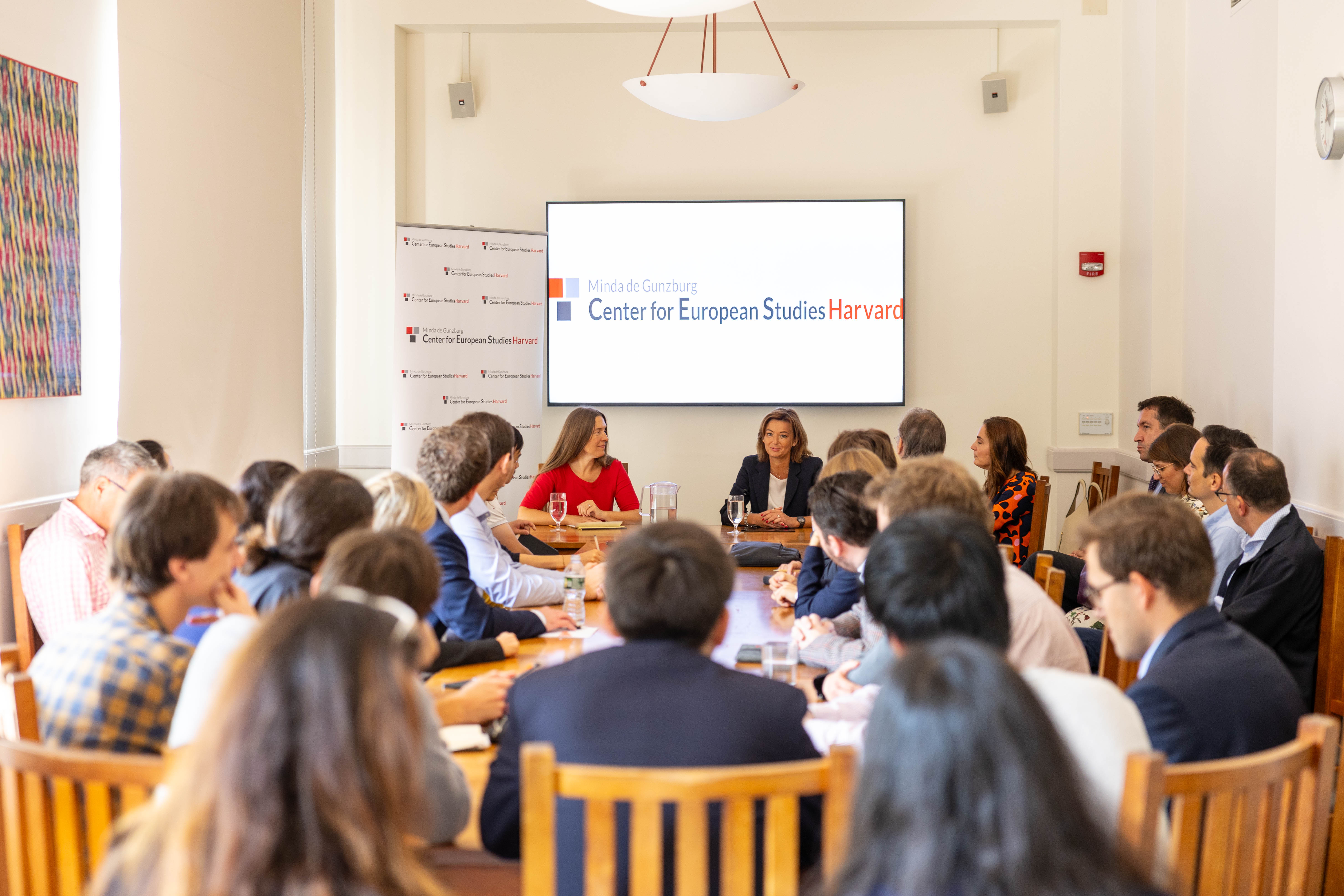 Ministrica Fajon na Univerzi Harvard predavala o vlogi Slovenije v ... Ministrica Fajon na Univerzi Harvard predavala o vlogi Slovenije v ...