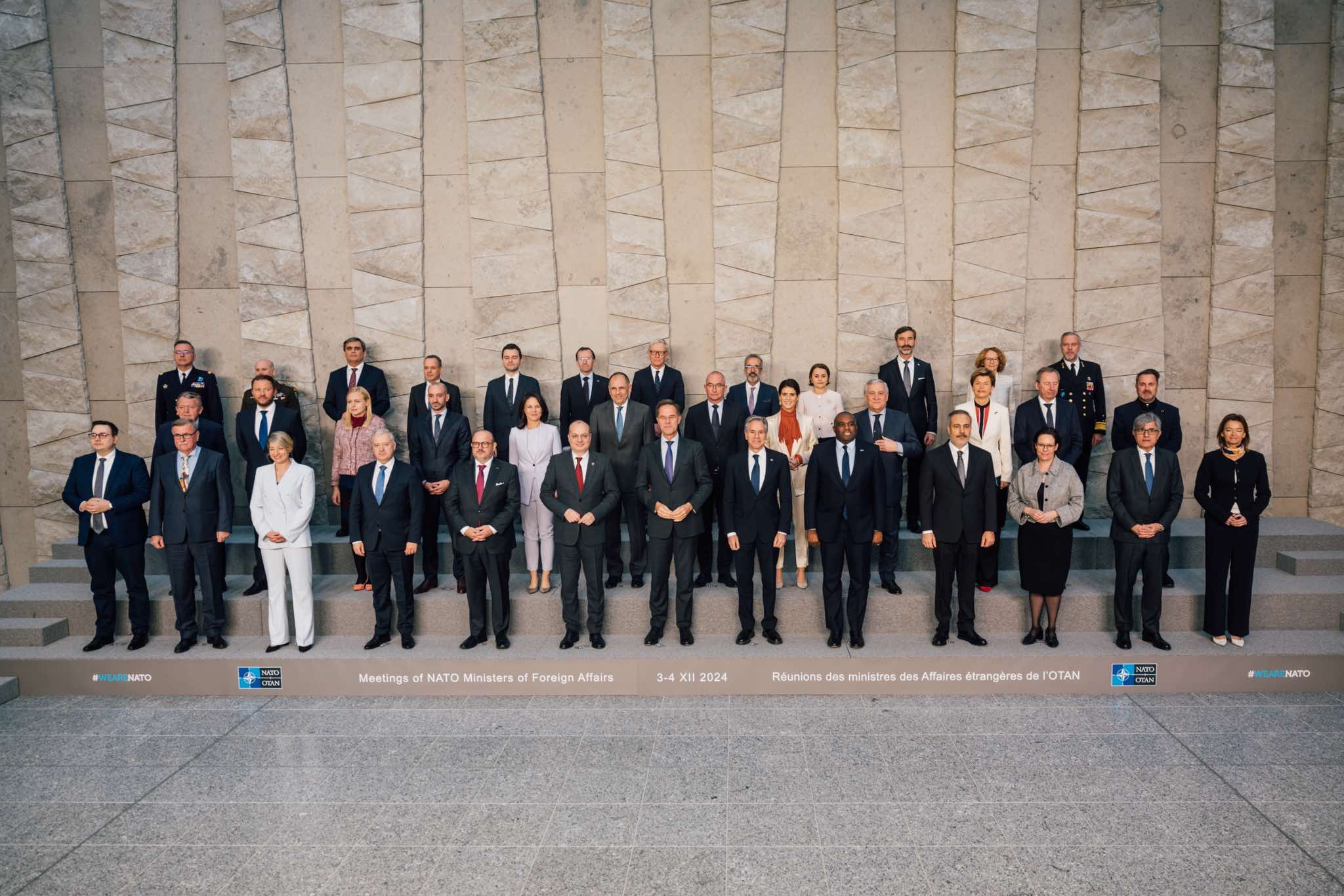 Minister Fajon calls on NATO Secretary General to visit the Western ...