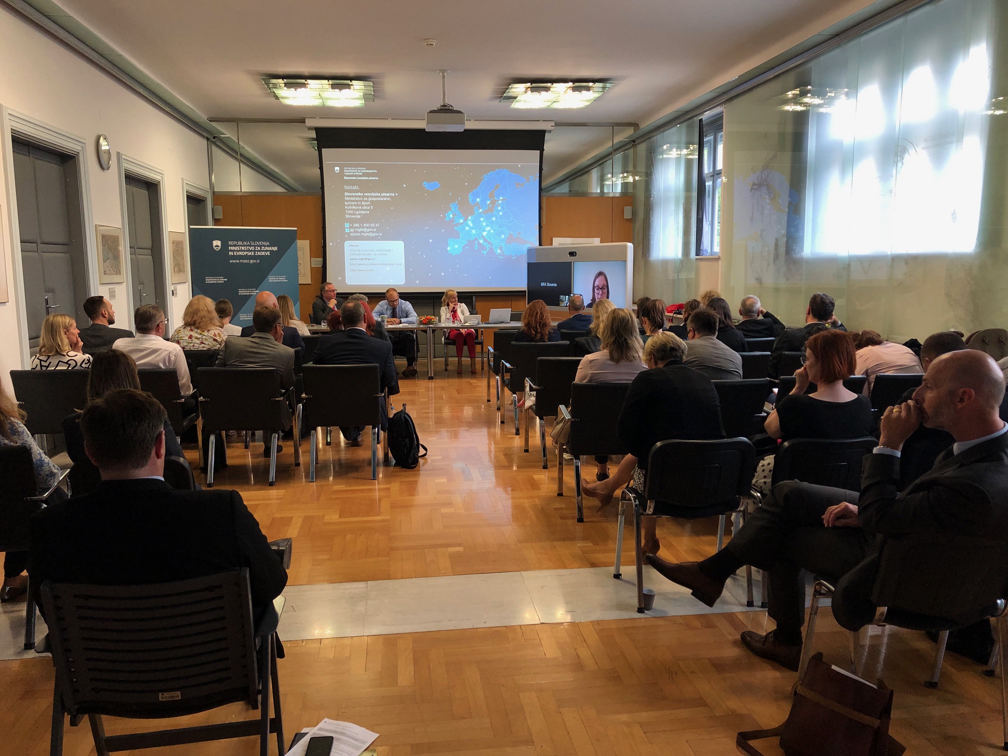 Presenting economic diplomacy to members of the Centre of Excellence ...