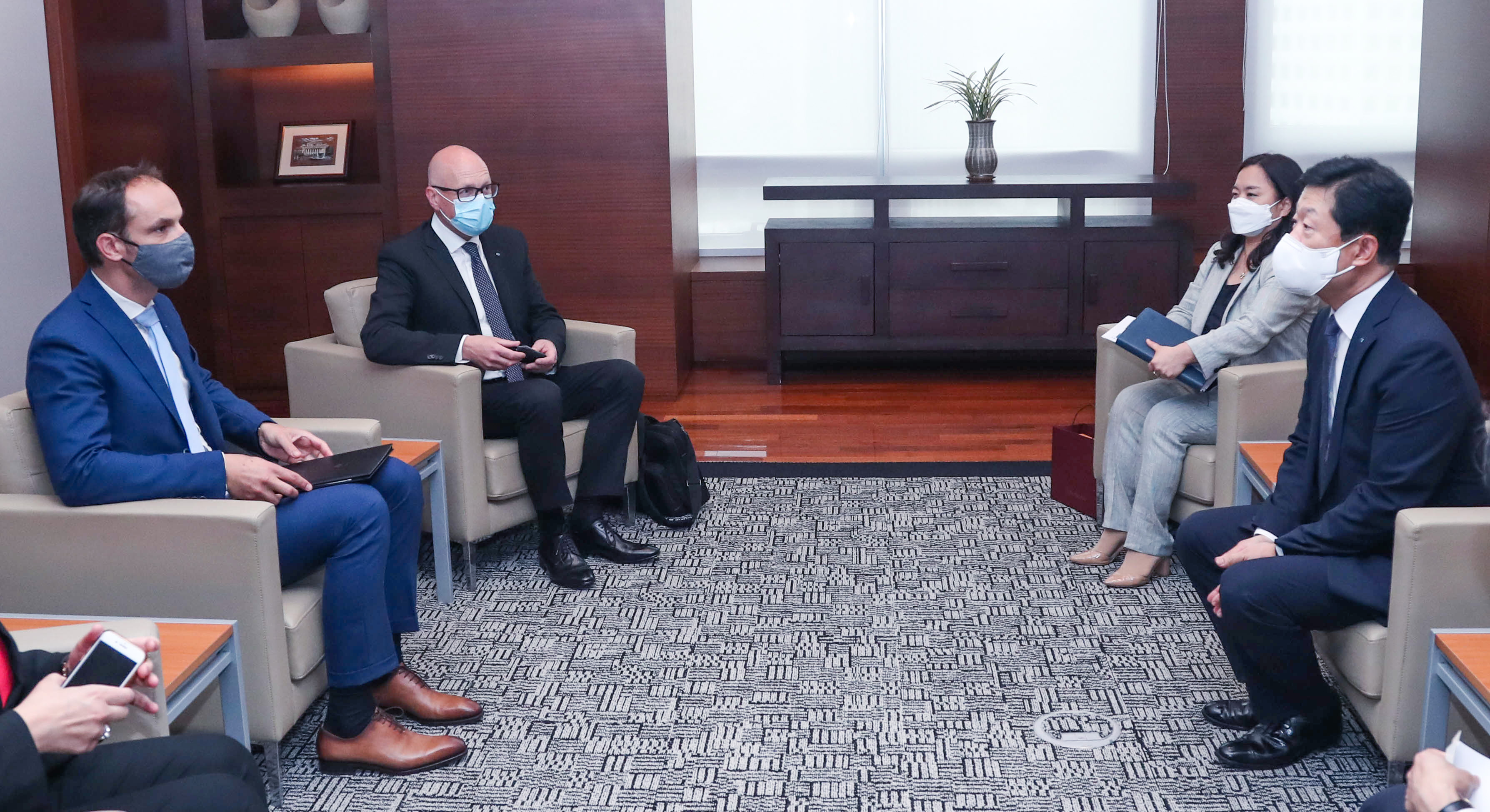 Minister Logar visits Korea to strengthen cooperation and open an ...