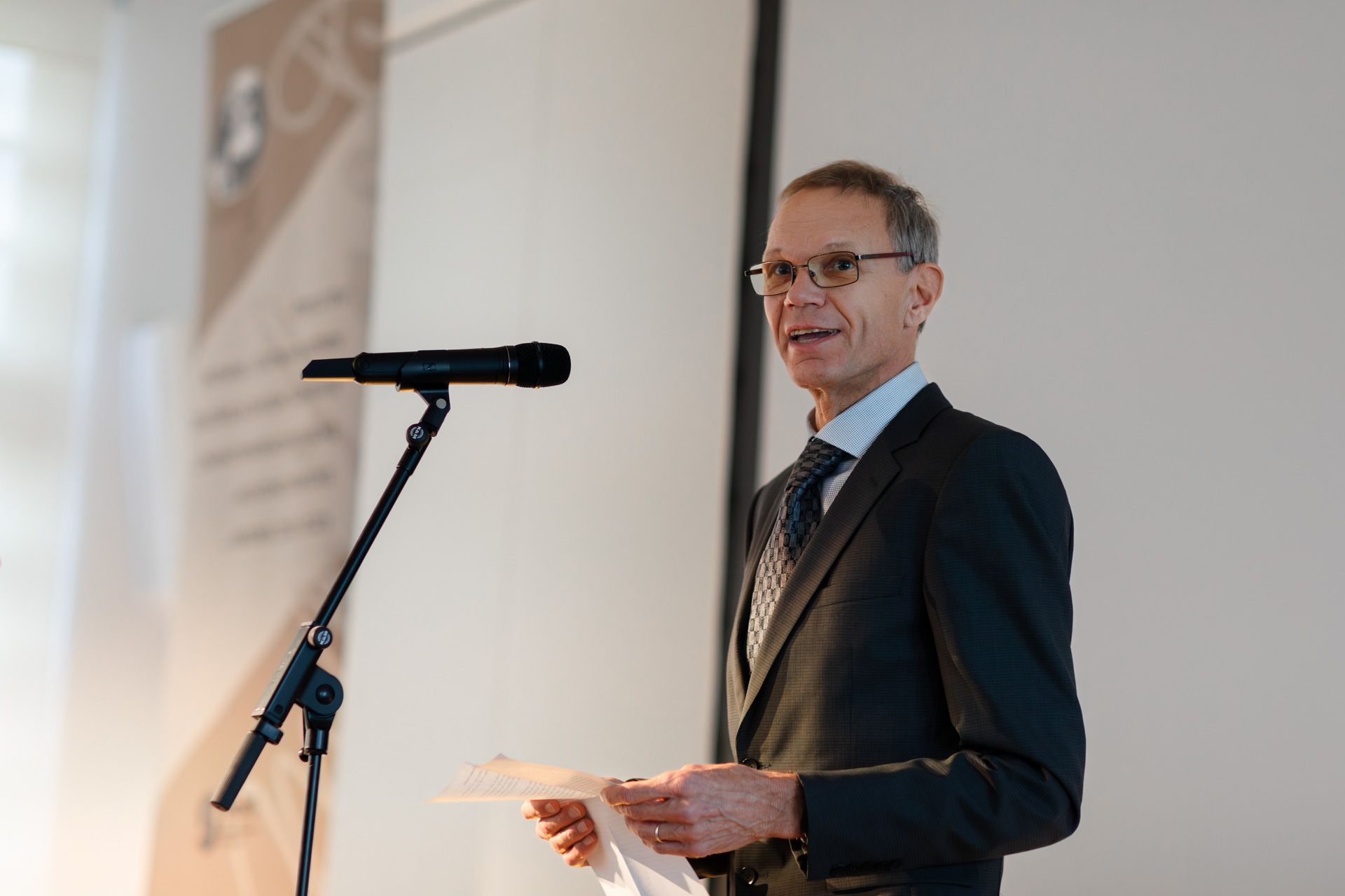 Andrej Gosar prejel priznanje za dolgoletno raziskovalno delo na ...