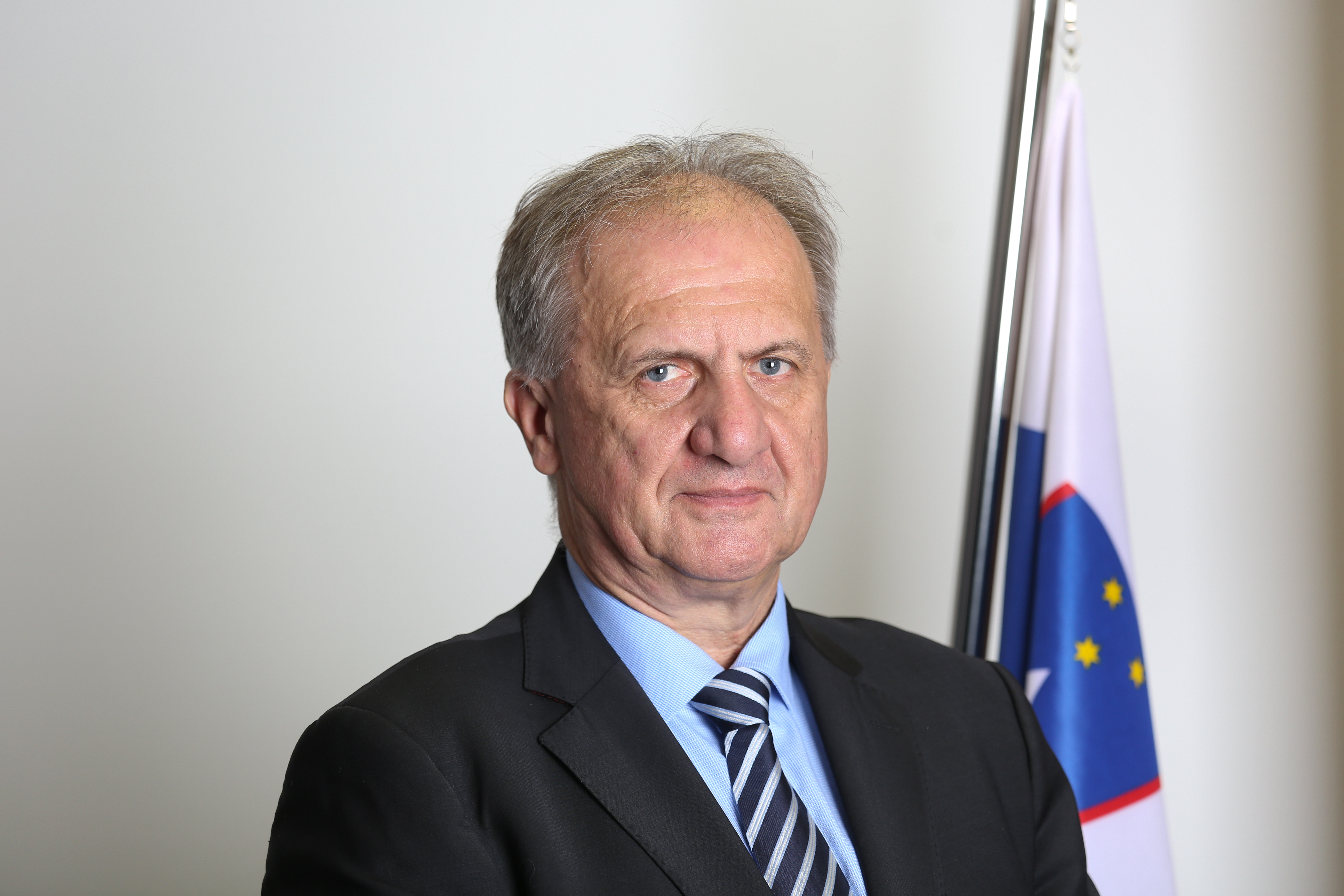 Vlada je za generalnega direktorja Finančne uprave imenovala mag. Ivana ...