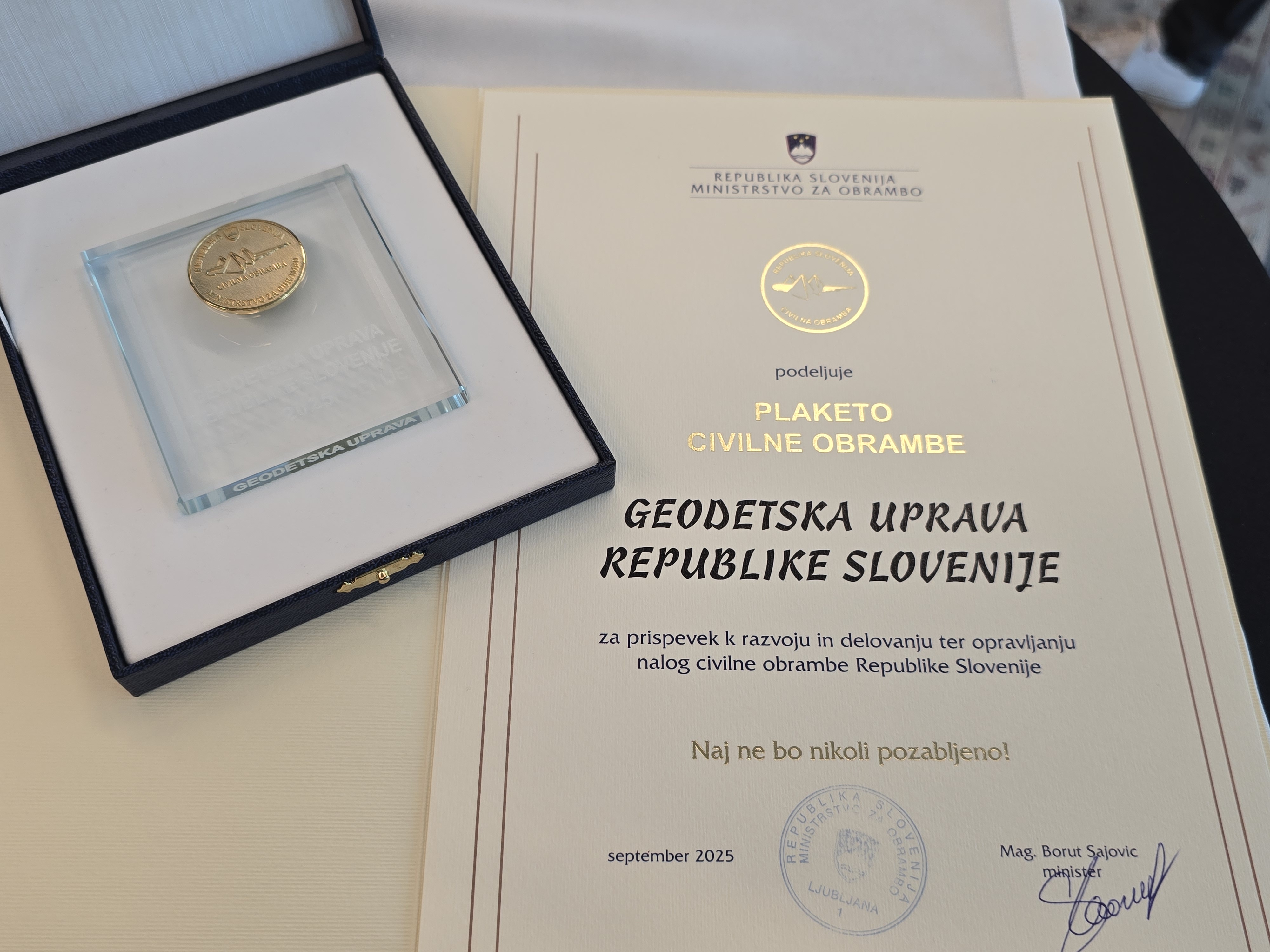 Geodetska uprava je prejela Plaketo civilne obrambe na slovesnosti na ...