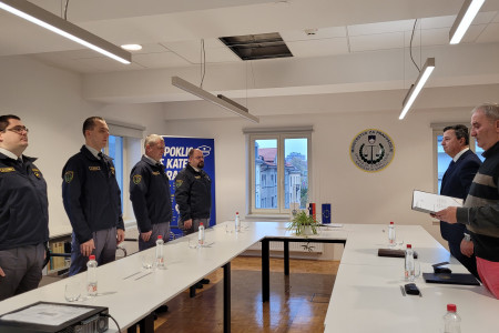 Svečana prisega štirih pravosodnih policistov | GOV.SI