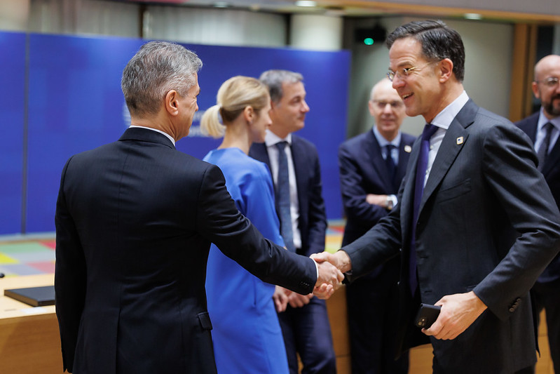 Premier dr. Golob: Slovenija zadovoljna s podporo EU resoluciji za prekinitev spopadov v Gazi ...