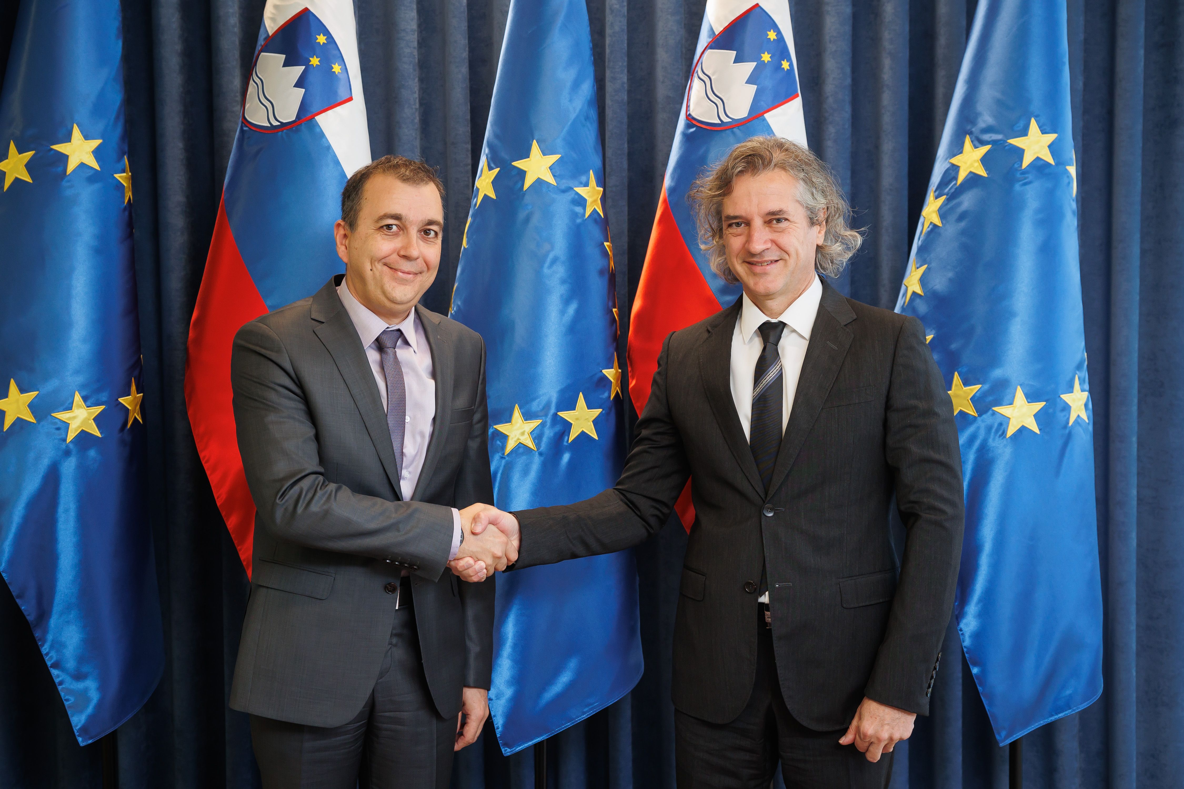 Predsednik vlade dr. Robert Golob sprejel predsednika uprave Leka, člana skupine Sandoz Roberta ...