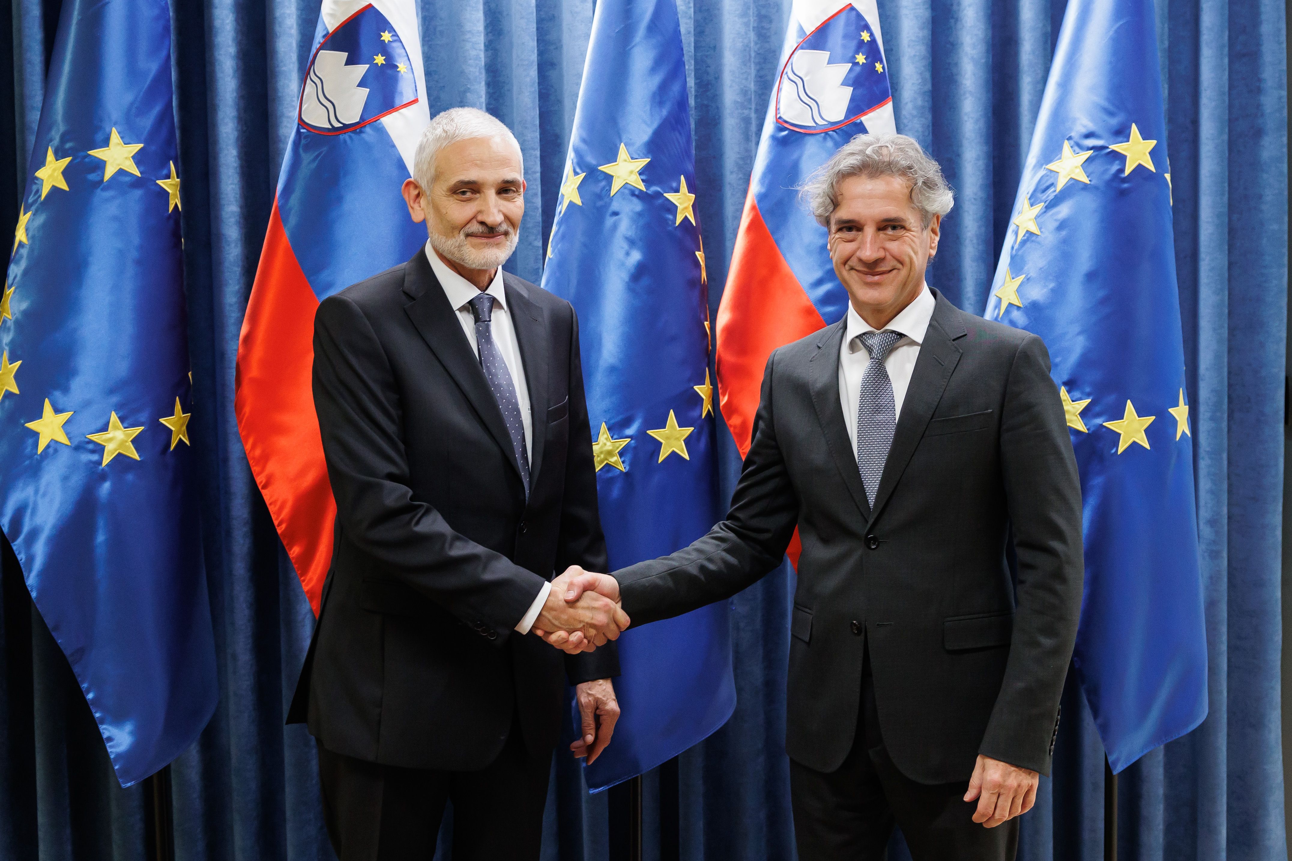 Predsednik vlade dr. Robert Golob sprejel predsednika Vrhovnega sodišča ...