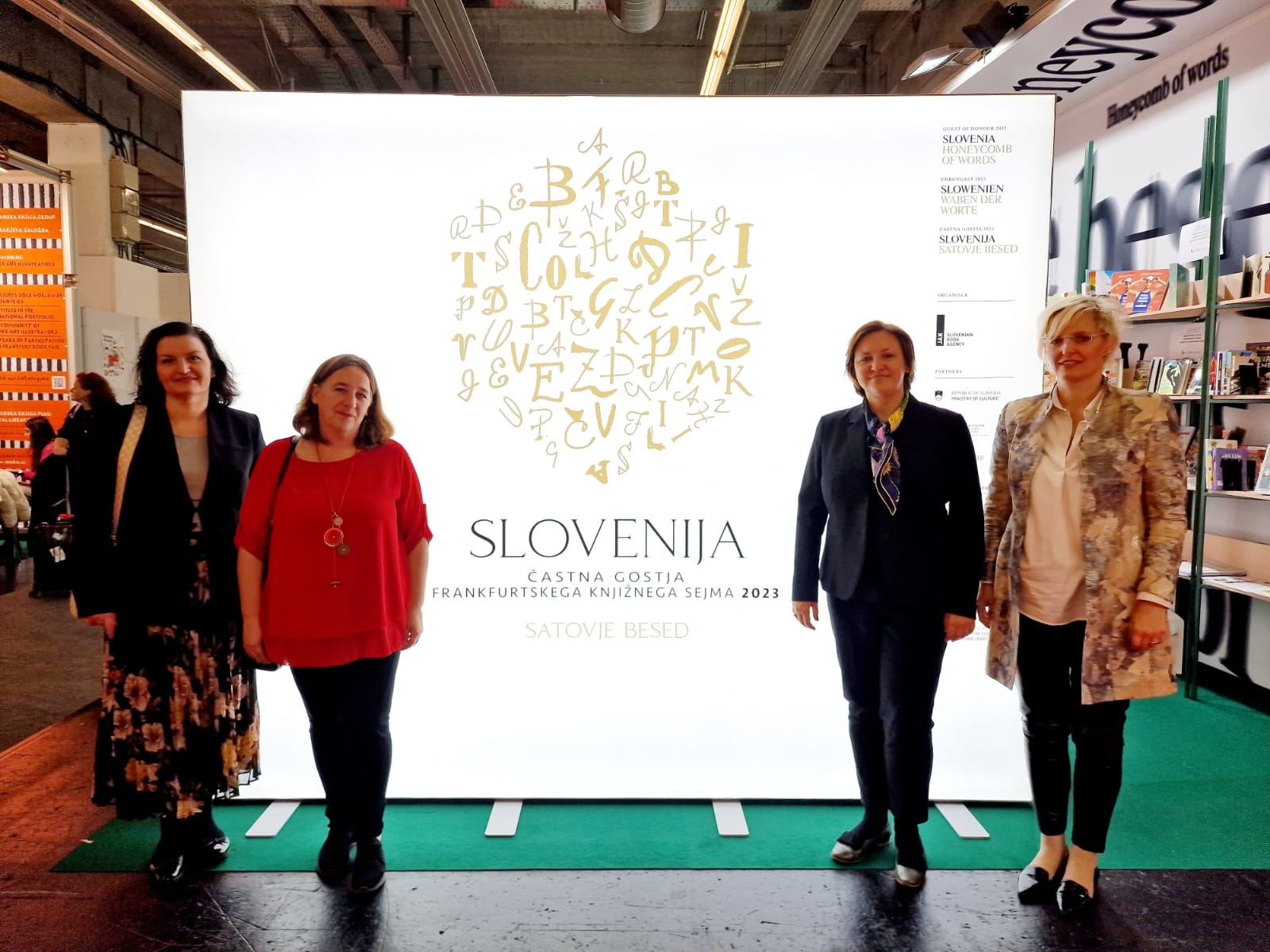 Državna sekretarka Vesna Humar na Frankfurtskem knjižnem sejmu | GOV.SI